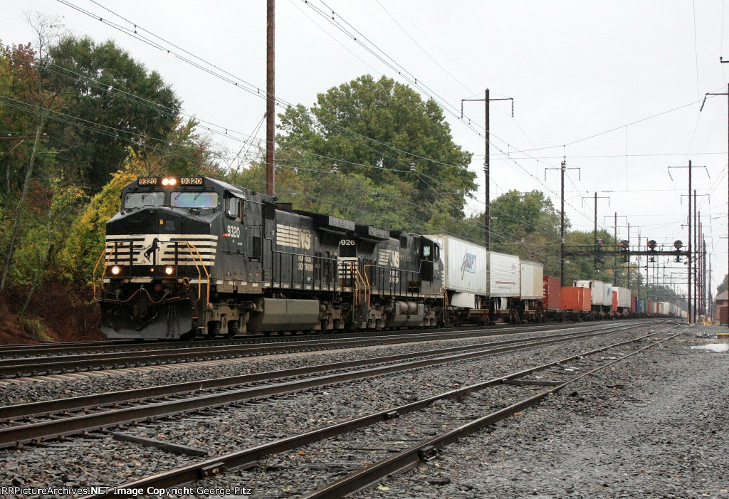 NS 9320 and train 24M